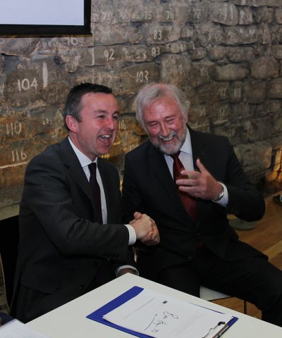 Minister of State (Finance) Brian Hayes signs ECF's European Parliament ...